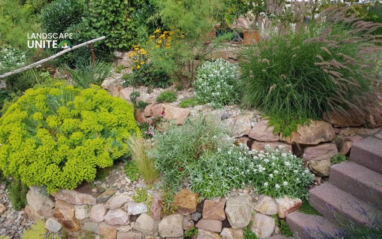 15 Creative Flower Bed on Slope Ideas for Hillside Gardens